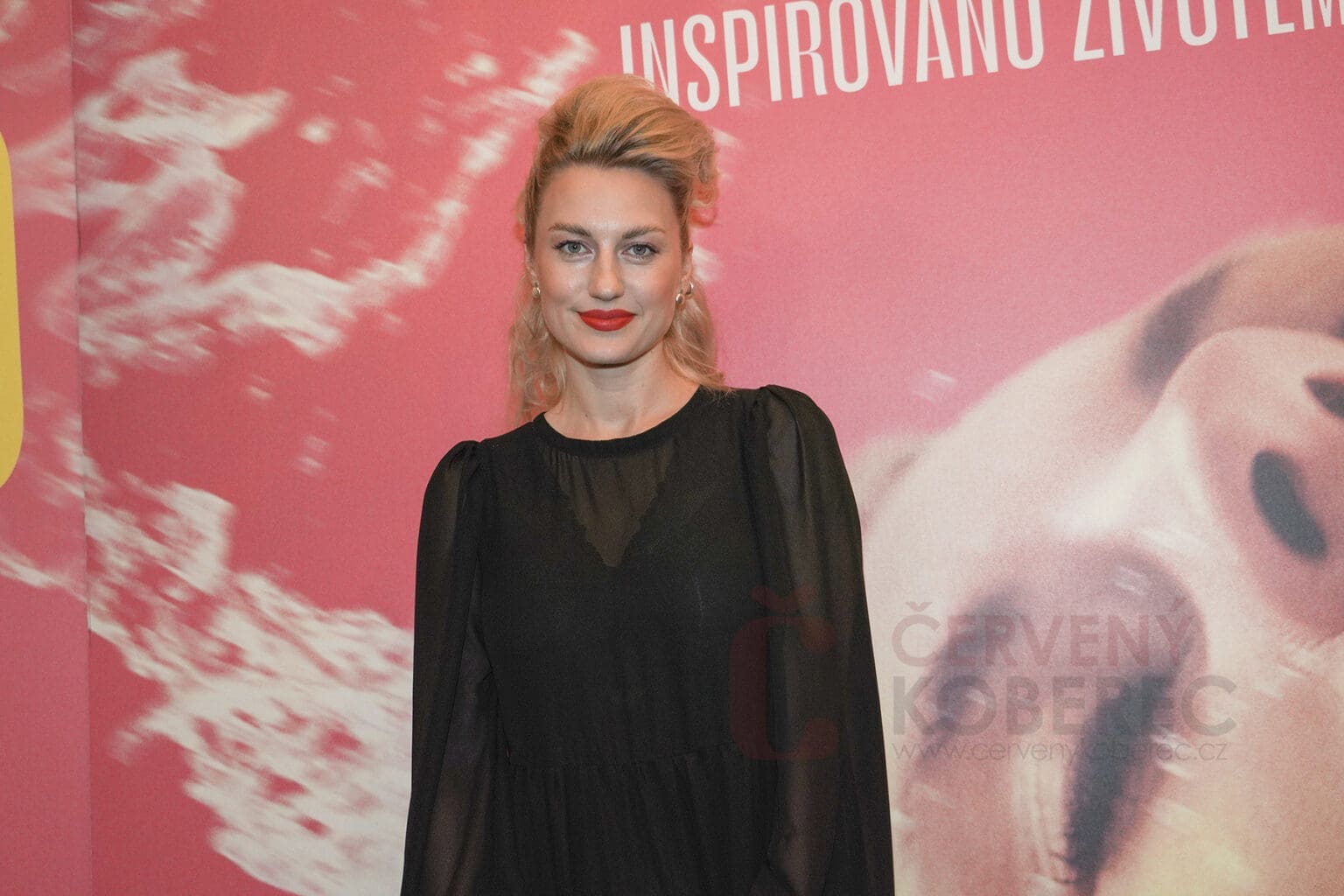 Na premiéru filmu Její tělo zavítala i sestra ústřední hrdinky Lucie ...