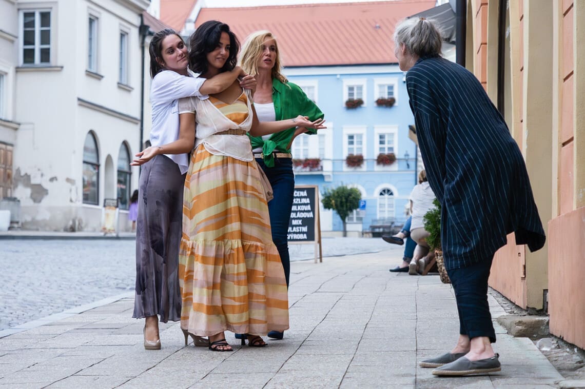 Pod parou (2025) - Recenze, Galerie, Videa a Články